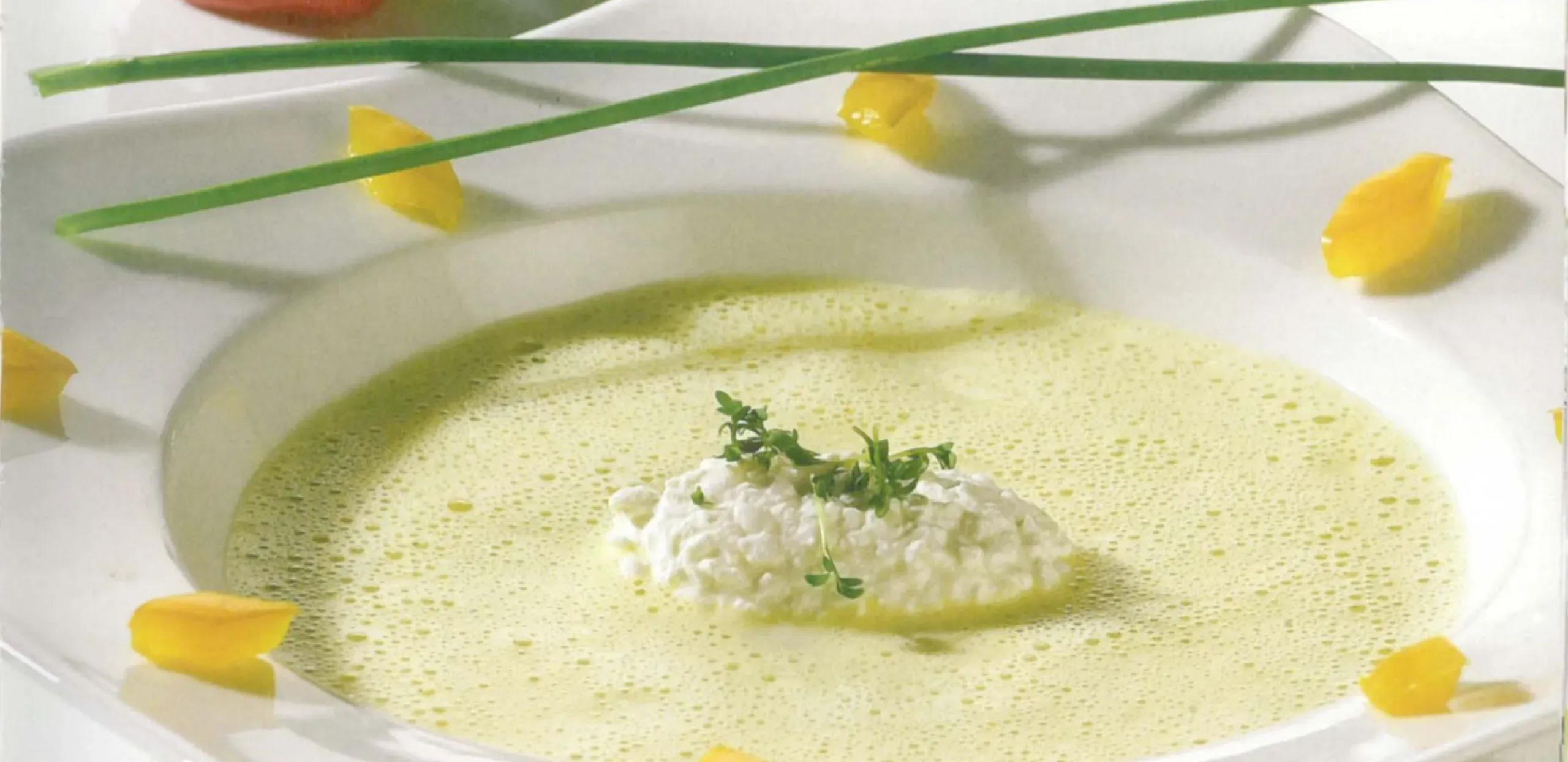 Gelbe Paprikasuppe Mit Ricottanockerl